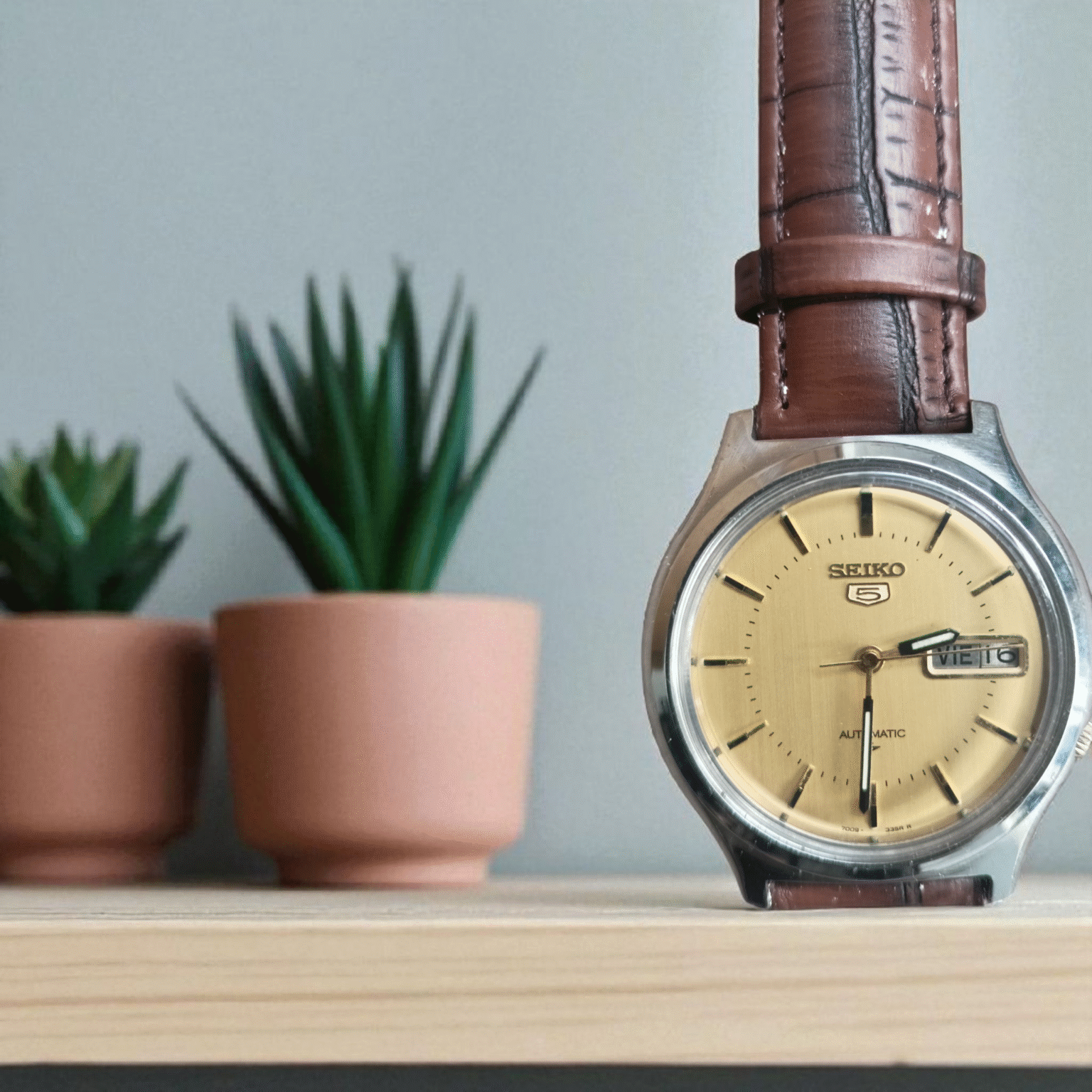 Vintage Seiko automatic golden dial - Time Ticks